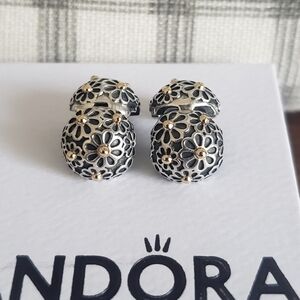 Pandora | Jewelry | Pandora Lazy Daisy Clips With 4k | Poshmark